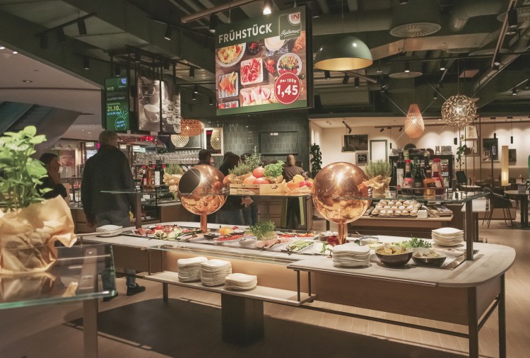 Interspar Restaurant mit herrlichem Blick auf die Karawanken